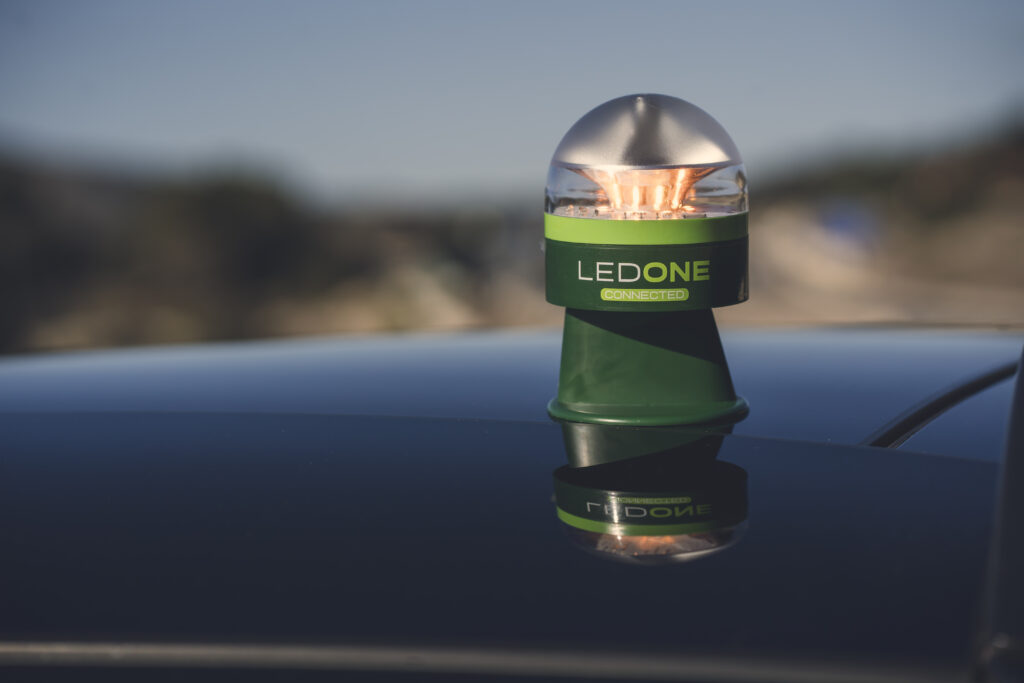 ¿Cómo funciona la baliza V16 geolocalizada? | LEDONE